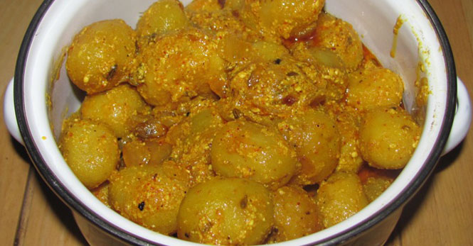 Mouri Die Aloo Dom